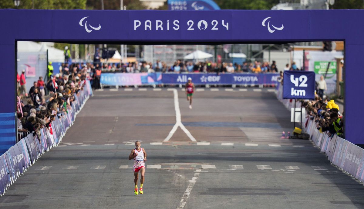 Alberto Suárez gana la medalla de plata en el maratón par...